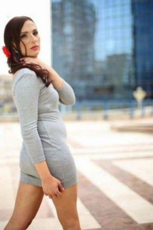 Aderet (singer) Death Fact Check, Birthday & Age | Dead or Kicking