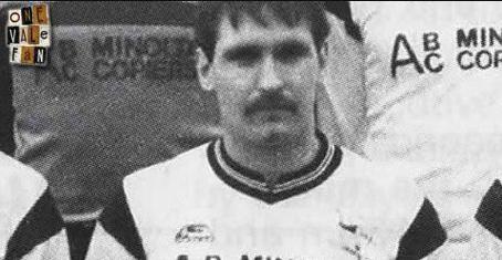 Alan Webb Death Fact Check, Birthday & Age | Dead or Kicking