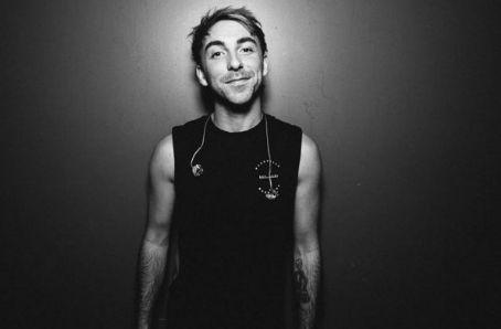 Alex Gaskarth Death Fact Check, Birthday & Age | Dead or Kicking
