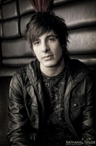 Alex Torres Death Fact Check, Birthday & Age | Dead or Kicking