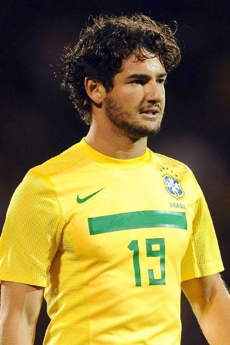 Alexandre Pato Death Fact Check, Birthday & Age | Dead or Kicking