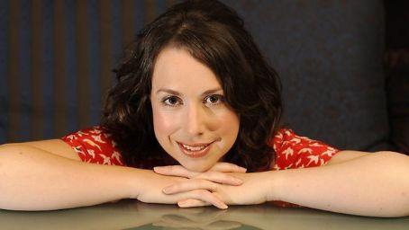 Alison Bell Death Fact Check, Birthday & Age | Dead or Kicking