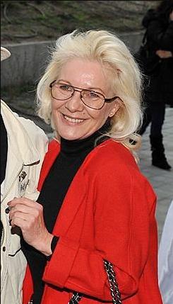 Angéla Vass Death Fact Check, Birthday & Age | Dead or Kicking