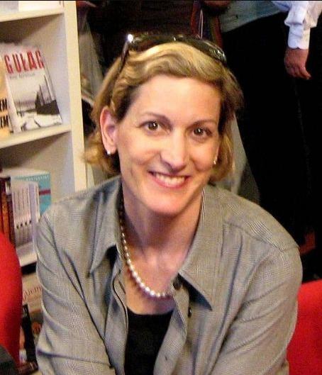 Anne Applebaum Death Fact Check, Birthday & Age | Dead or Kicking