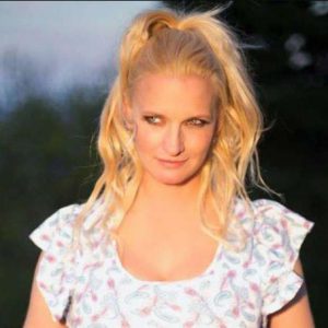 Aranka Rónai Death Fact Check, Birthday & Age | Dead or Kicking