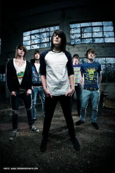 Asking Alexandria Death Fact Check Birthday And Age Dead Or Kicking
