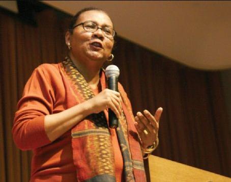 bell hooks Death Fact Check, Birthday & Age | Dead or Kicking