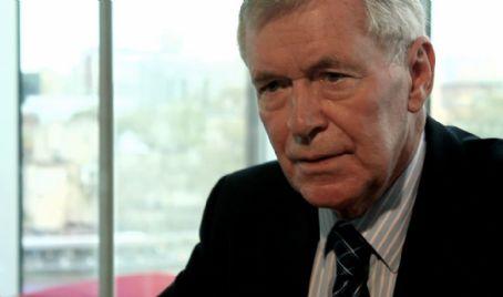 Bernard Holley Death Fact Check, Birthday & Age | Dead or Kicking