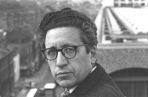 Bernard Levin Death Fact Check, Birthday & Date of Death