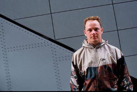 Bruce Wayne Death Fact Check, Birthday & Age | Dead or Kicking