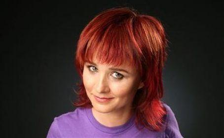 Cal Wilson Death Fact Check, Birthday & Age | Dead or Kicking