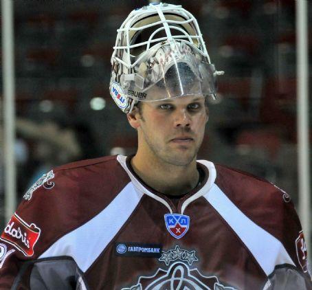 Chris Holt Death Fact Check, Birthday & Age | Dead or Kicking