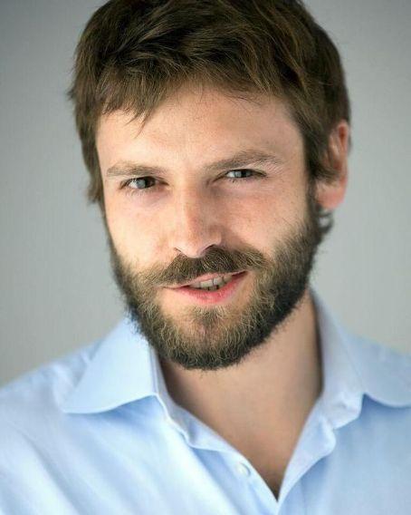 Chris Komar Death Fact Check, Birthday & Age | Dead or Kicking