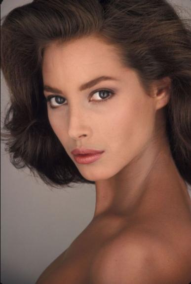 Christy Turlington Death Fact Check, Birthday & Age | Dead or Kicking