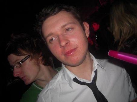 Dale Howard Death Fact Check, Birthday & Age | Dead or Kicking