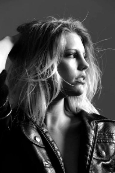 Danielle Davis Death Fact Check, Birthday & Age | Dead or Kicking