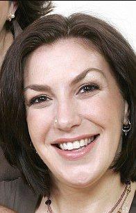 Debbie Currie Death Fact Check, Birthday & Age | Dead or Kicking