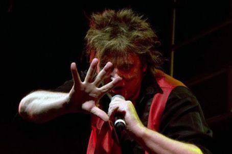 Doc Neeson Death Fact Check, Birthday & Date of Death