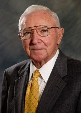 Earl E. Smith Death Fact Check, Birthday & Age | Dead or Kicking