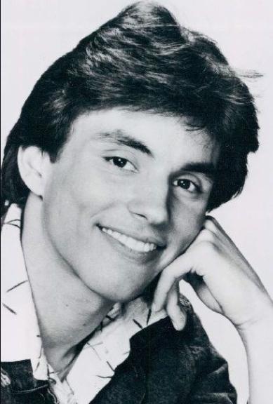 Eddie Castrodad Death Fact Check, Birthday & Age | Dead or Kicking