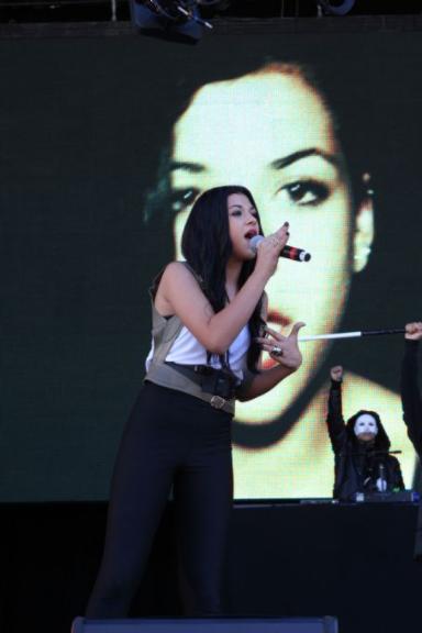 Elen Levon Death Fact Check, Birthday & Age | Dead or Kicking