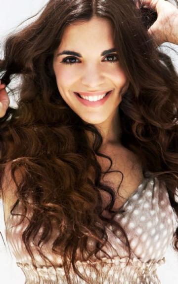 Eleni Miariti Death Fact Check, Birthday & Age | Dead or Kicking