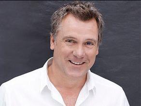 Erik Thomson Death Fact Check, Birthday & Age | Dead or Kicking