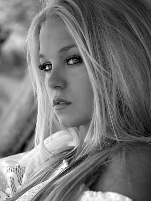 Gina Teichert Death Fact Check, Birthday & Age | Dead or Kicking