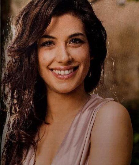Giulia Michelini Death Fact Check Birthday And Age Dead Or Kicking