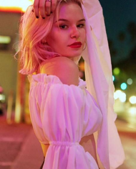 Grace McKagan Death Fact Check, Birthday & Age | Dead or Kicking