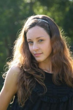 Hannah White Death Fact Check, Birthday & Age | Dead or Kicking