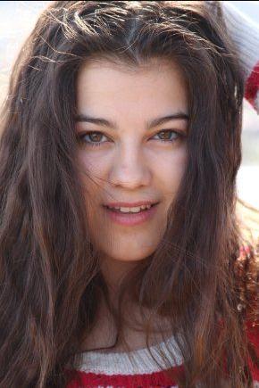 Holly Hoffbauer Death Fact Check, Birthday & Age | Dead or Kicking