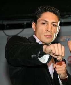 Israel Vázquez Death Fact Check, Birthday & Age | Dead or Kicking