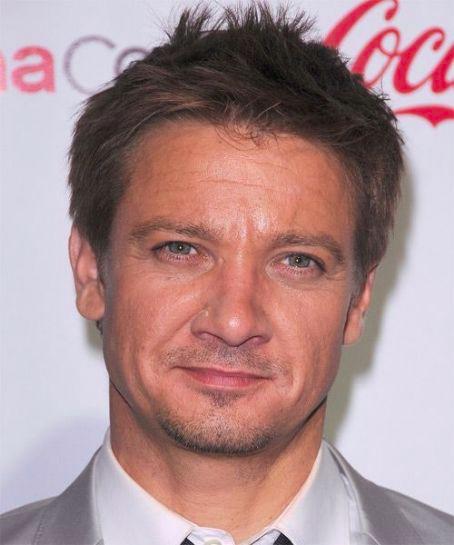 Jeremy Renner Death Fact Check, Birthday & Age | Dead or Kicking