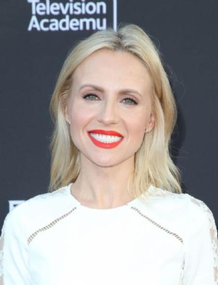 Jessica Holmes Death Fact Check, Birthday & Age | Dead or Kicking