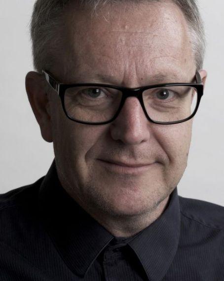 Jonathan Biggins Death Fact Check, Birthday & Age | Dead or Kicking