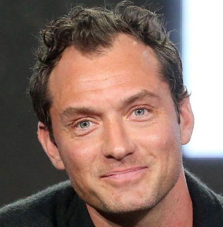 Jude Law Death Fact Check, Birthday & Age | Dead or Kicking