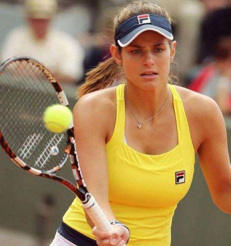 Julia Görges Death Fact Check, Birthday & Age | Dead or Kicking