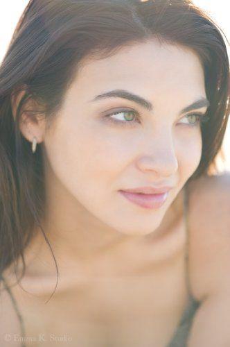 Kelly Sarah Death Fact Check, Birthday & Age | Dead or Kicking