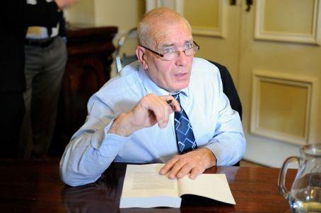 Ken Wharton Death Fact Check, Birthday & Age | Dead or Kicking