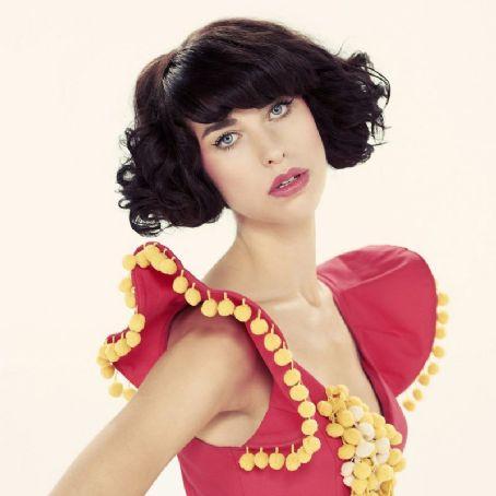 Kimbra Death Fact Check, Birthday & Age | Dead or Kicking
