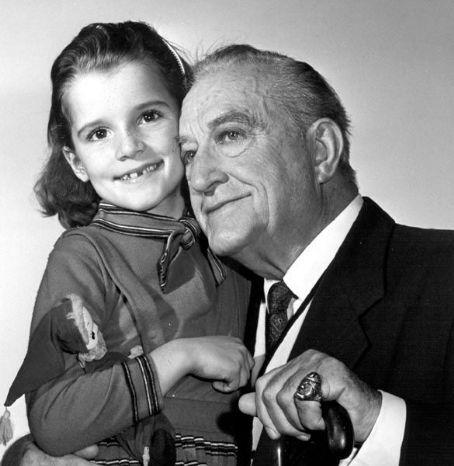 Lauren Perreau Death Fact Check, Birthday & Age | Dead or Kicking