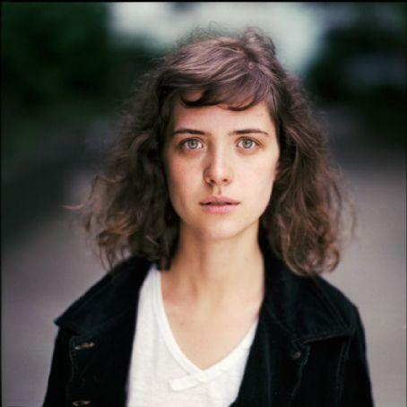 Liv Lisa Fries Death Fact Check, Birthday & Age | Dead or Kicking