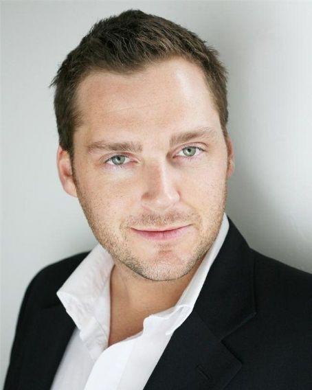 Lyall Brooks Death Fact Check, Birthday & Age | Dead or Kicking