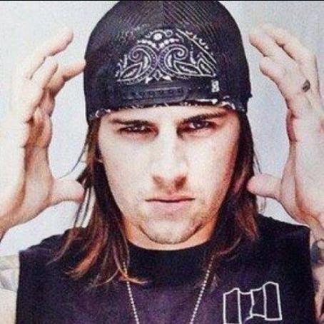 M. Shadows Death Fact Check, Birthday & Age | Dead or Kicking