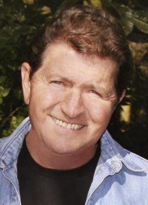 Mac Davis Death Fact Check, Birthday & Age | Dead or Kicking