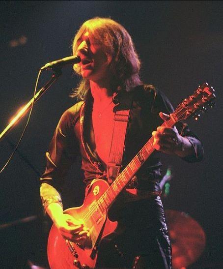 Mick Ralphs Death Fact Check, Birthday & Age | Dead or Kicking