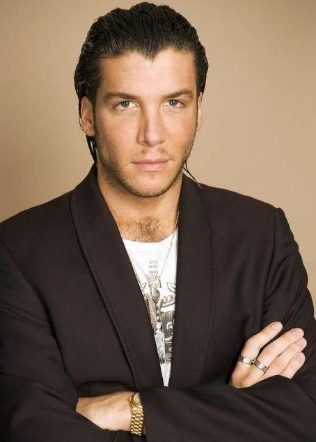 Mike Adriano Death Fact Check, Birthday & Age | Dead or Kicking