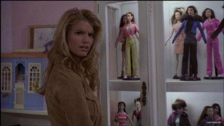 Miranda Evans Death Fact Check, Birthday & Age | Dead or Kicking