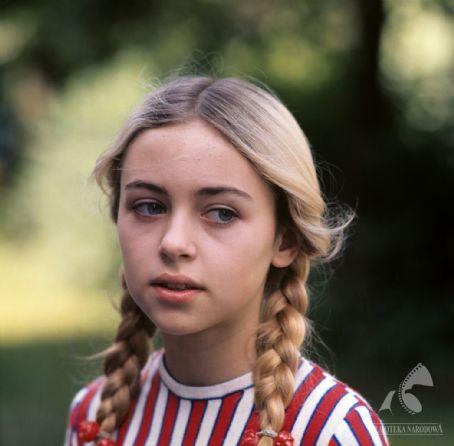 Monika Rosca Death Fact Check, Birthday & Age | Dead or Kicking